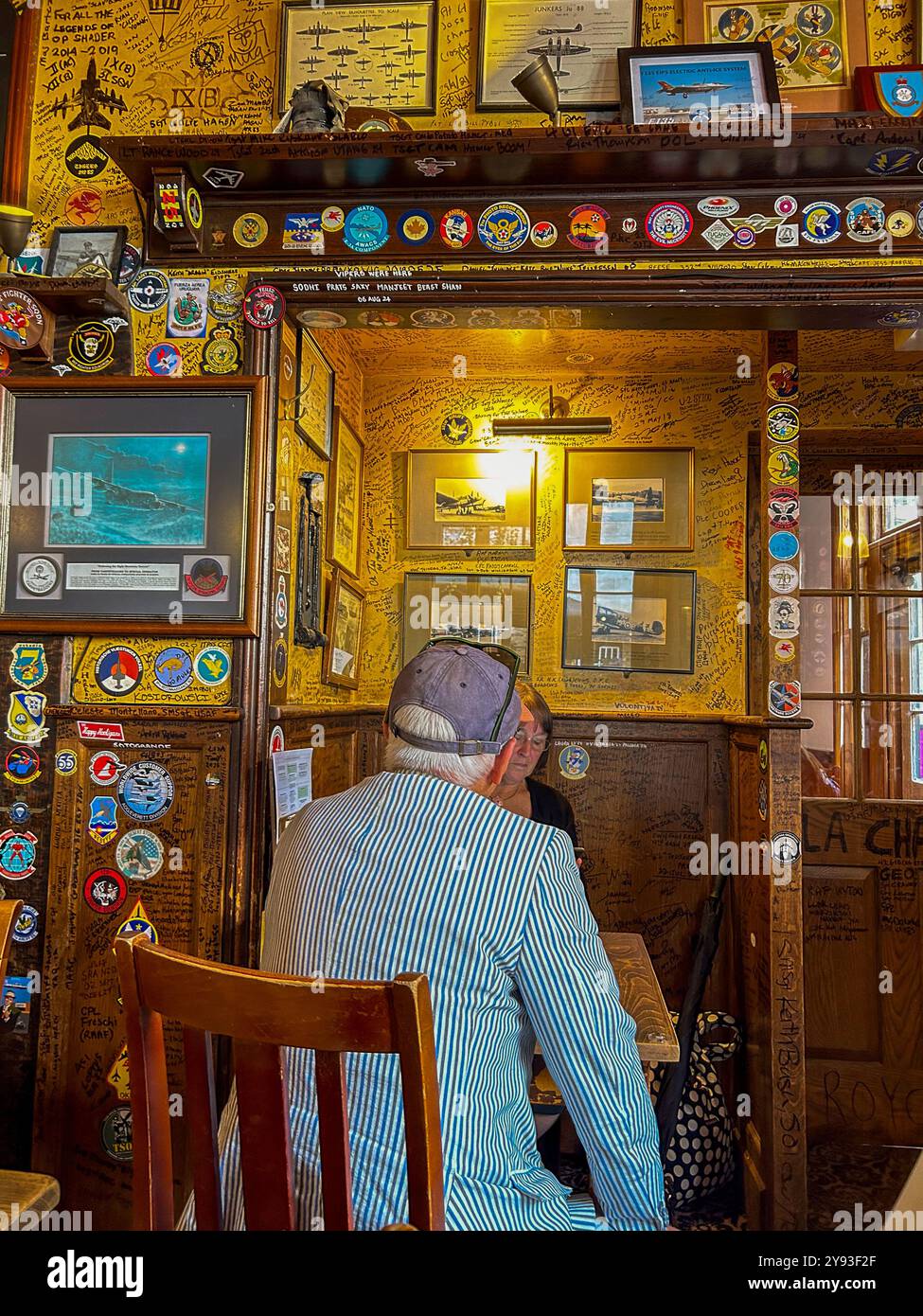 Cambridge, England, Senior Couple sitting at Table inside, Old English ...