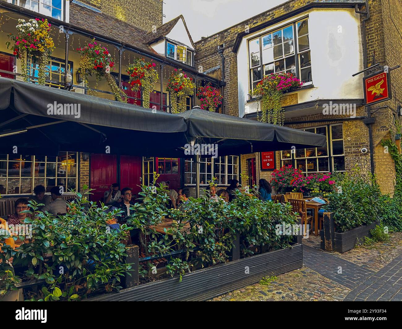 Cambridge, England, Old English Traditional Pub in Old Town Center ...