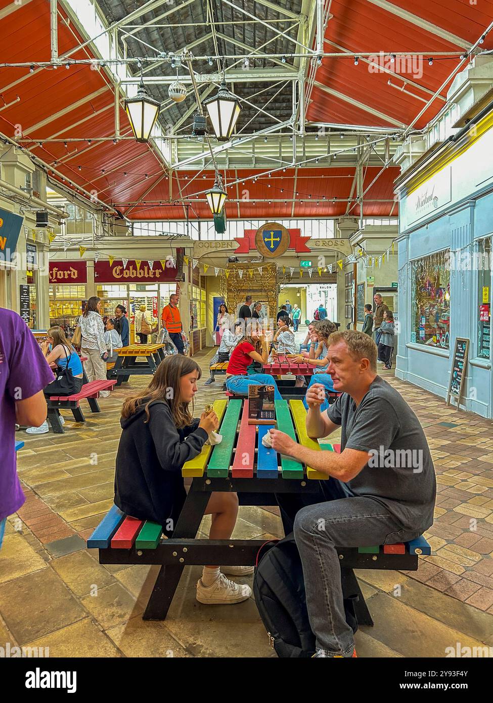 Oxford, England, People Sitting on Benches, Around Tables, SHaring ...