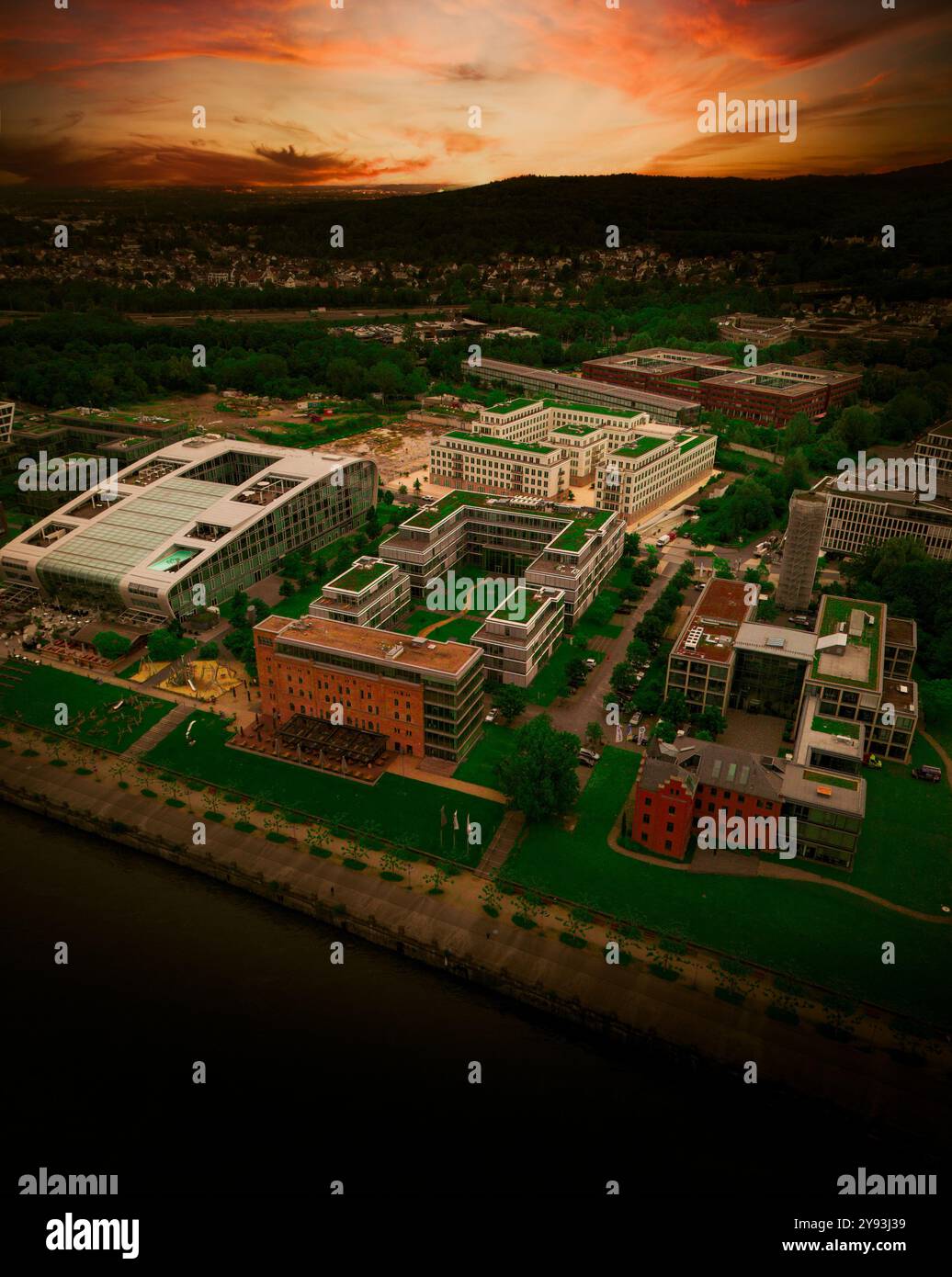 Riverside promenade office buildings hi-res stock photography and ...