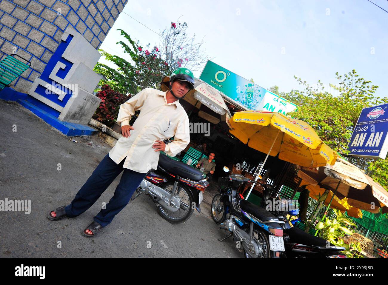 strong motorcycle an road traffic in vietnam motorcycle traffic in ...