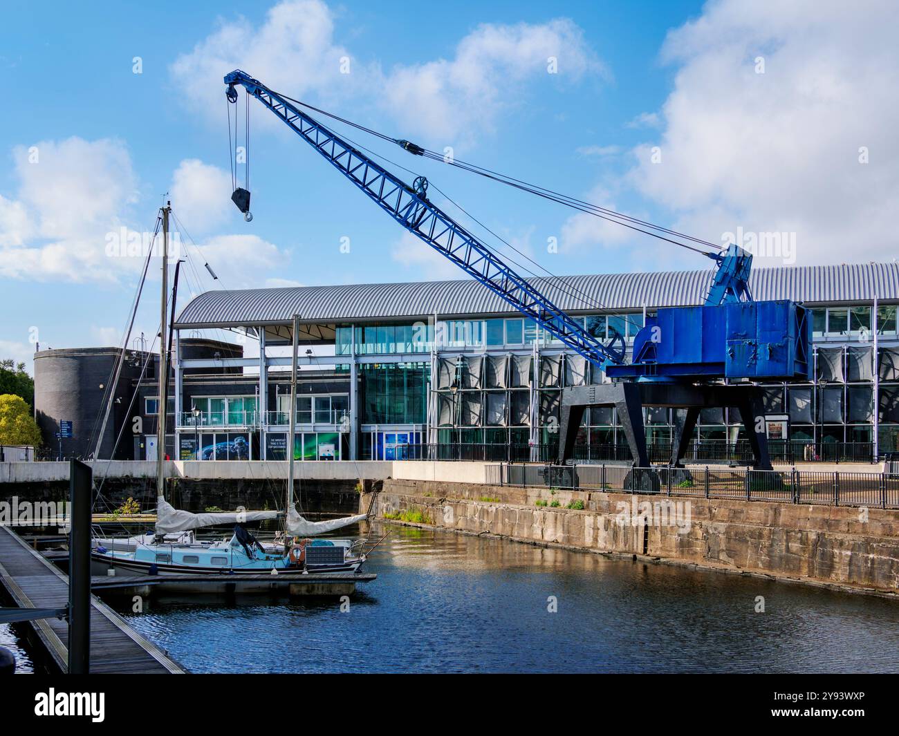 Cardiff port crane hi-res stock photography and images - Alamy