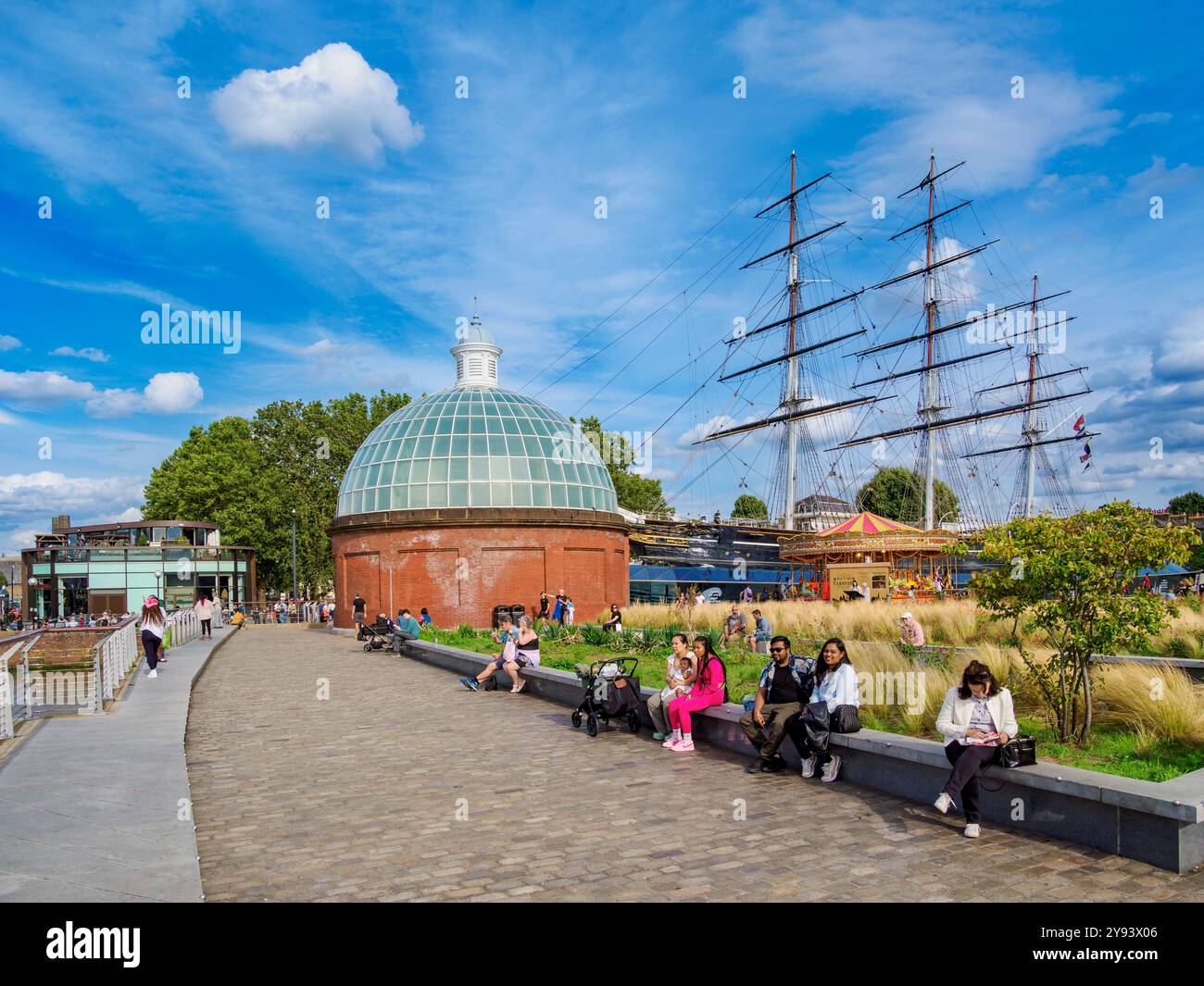 Greenwich Foot Tunnel south entrance and Cutty Sark British Clipper ...