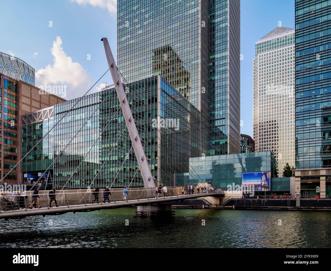 South Quay Footbridge, Canary Wharf, Docklands, London, England, United ...