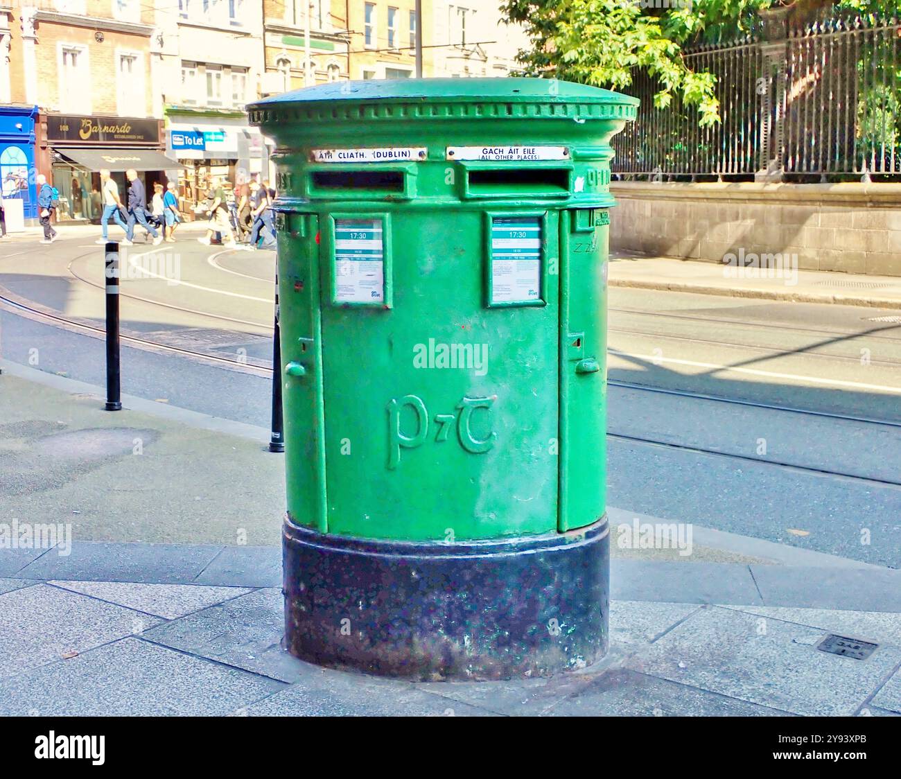 A history of grafton street in dublin hi-res stock photography and ...