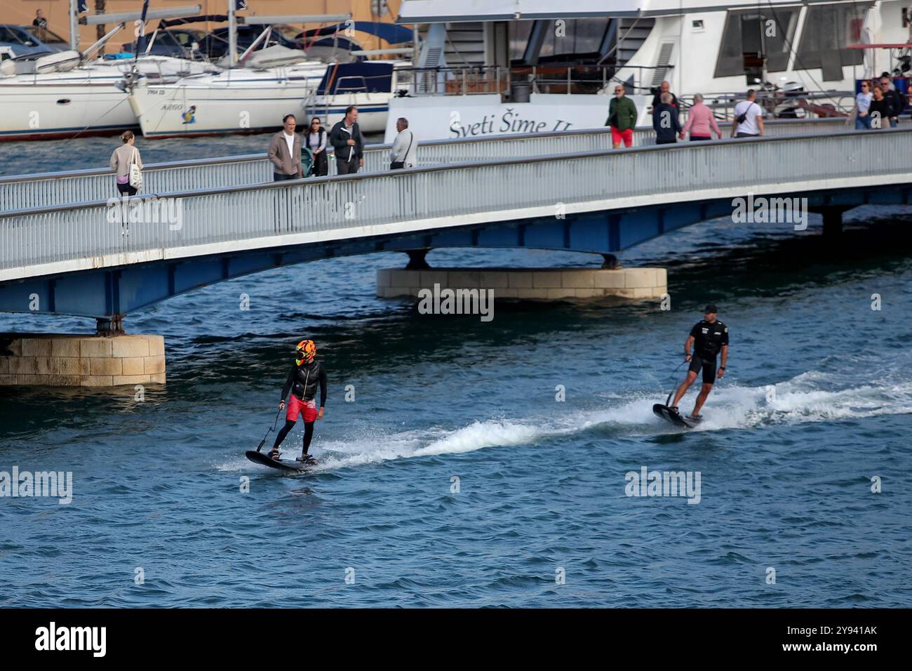 Zadar, Croatia. 08th Oct, 2024. 08.10.2024., Zadar - Surferi na ...