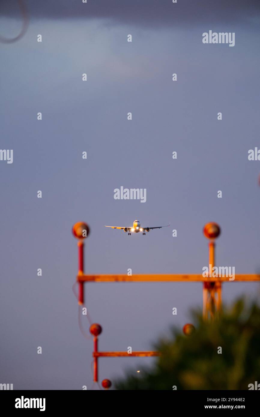 Landing alignment hi-res stock photography and images - Alamy
