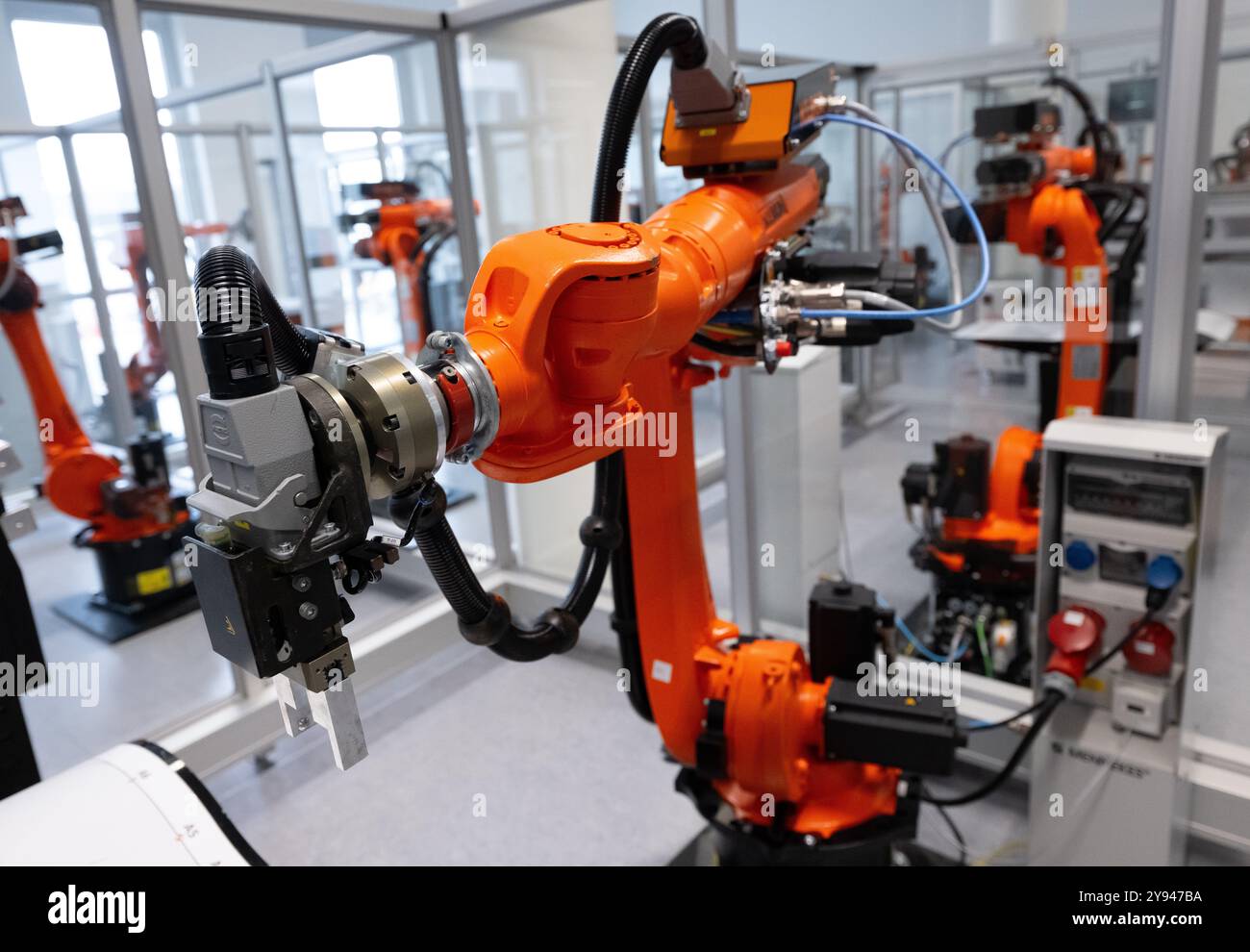 Modular robots hi-res stock photography and images - Alamy
