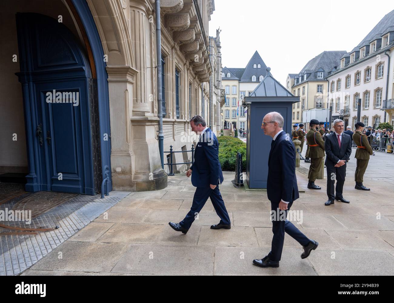 08 October 2024, Luxembourg, Luxemburg: Prince Guillaume (l), Hereditary Grand Duke of ...
