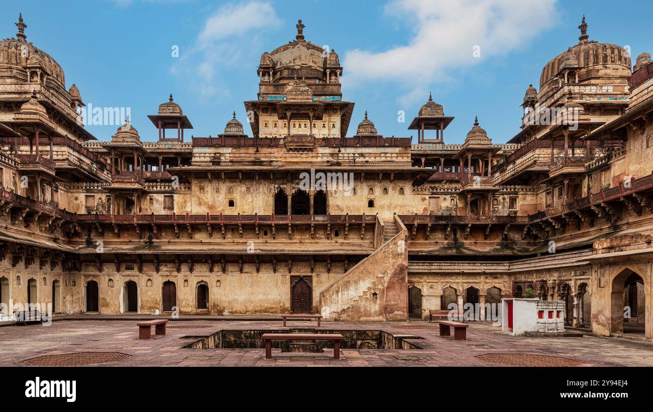 Orchha tourist attractions hi-res stock photography and images - Alamy