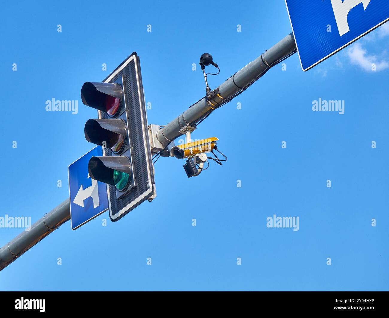 Traffic light with CCTV camera on the street Stock Photo - Alamy