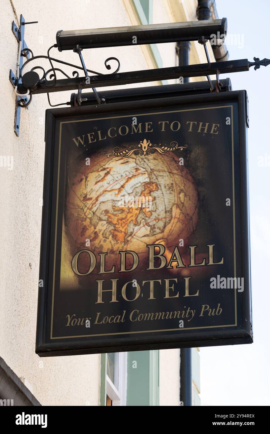 The Old Ball Hotel sign, Walsgrave Road, Coventry, West Midlands ...