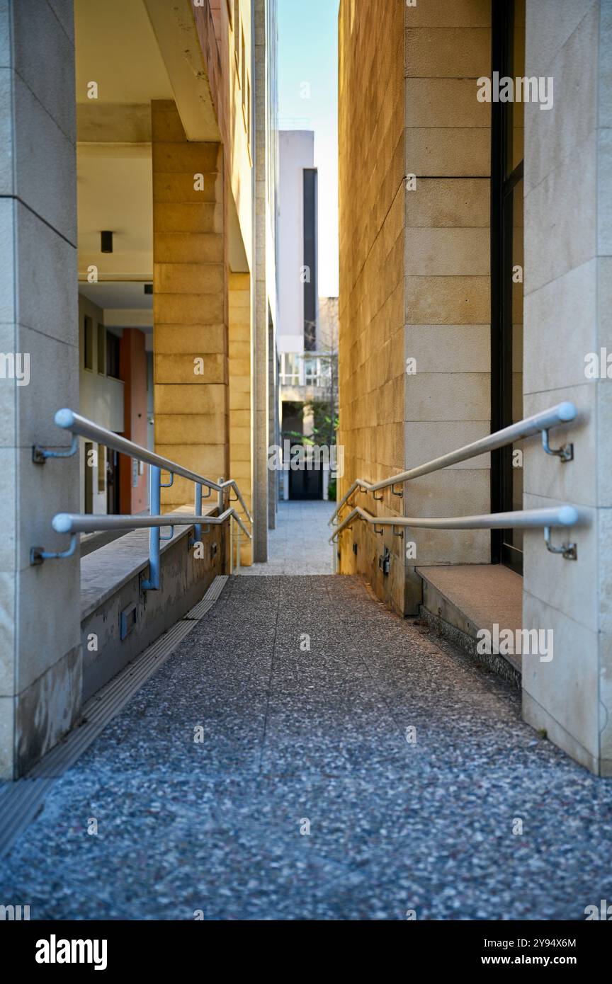 The center in the city sidewalk Stock Photo - Alamy