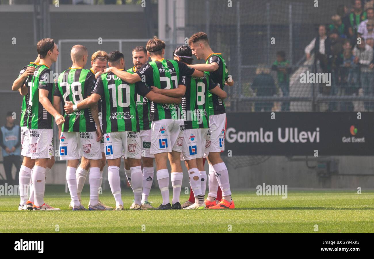 Gothenburg, Sweden,July 7th, 2024. Players in GAIS together before kickoff in match against ...