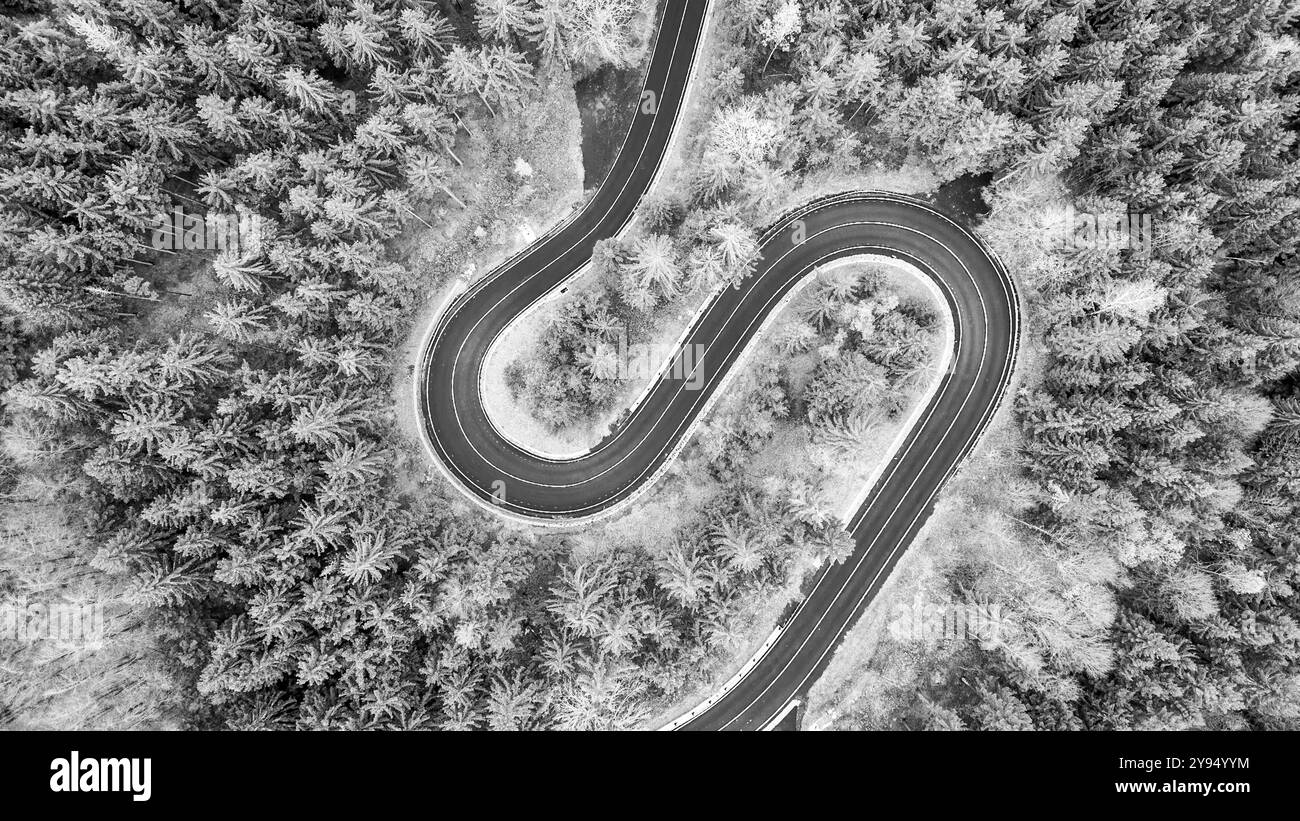 Curves winding road Black and White Stock Photos & Images - Alamy