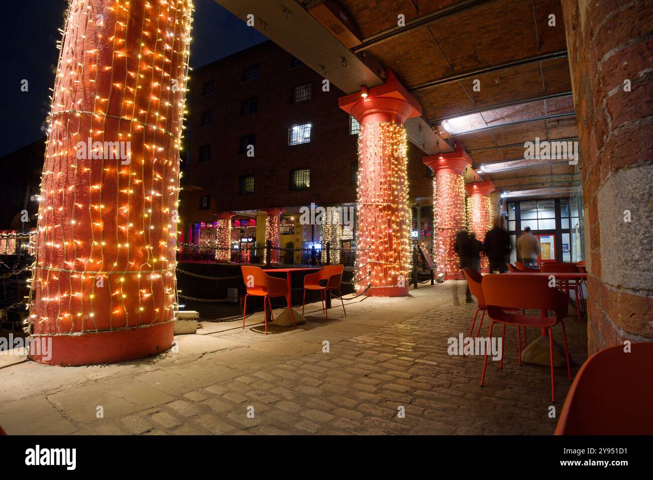 Liverpool albert docks water hi-res stock photography and images - Alamy