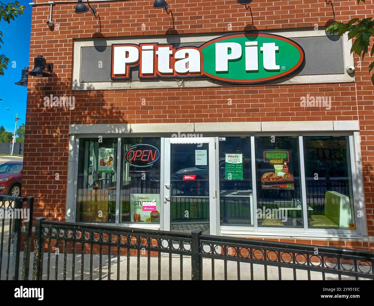 The pita pit logo hi-res stock photography and images - Alamy