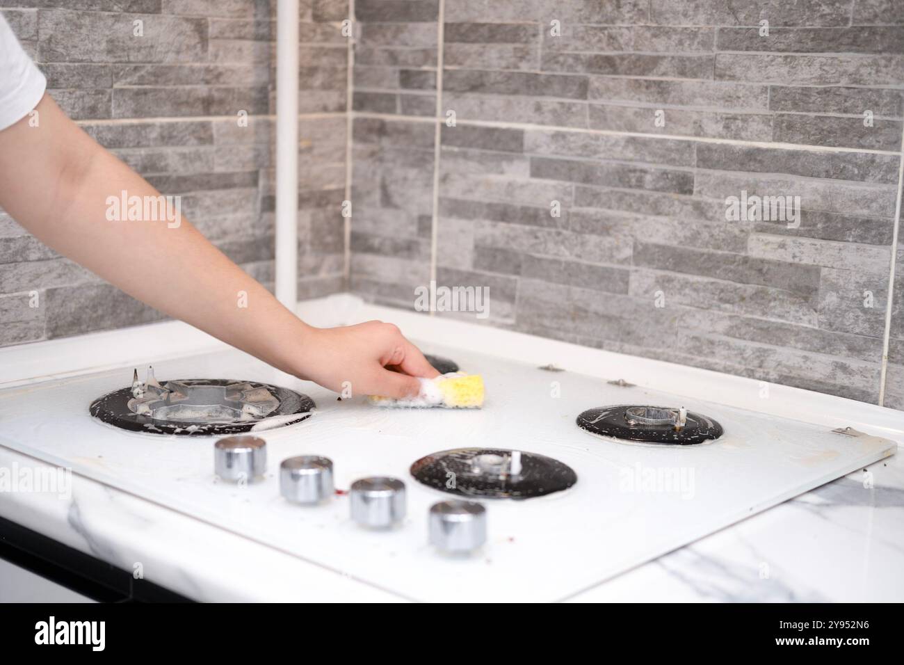 Female hand washing gas stove hi-res stock photography and images - Alamy