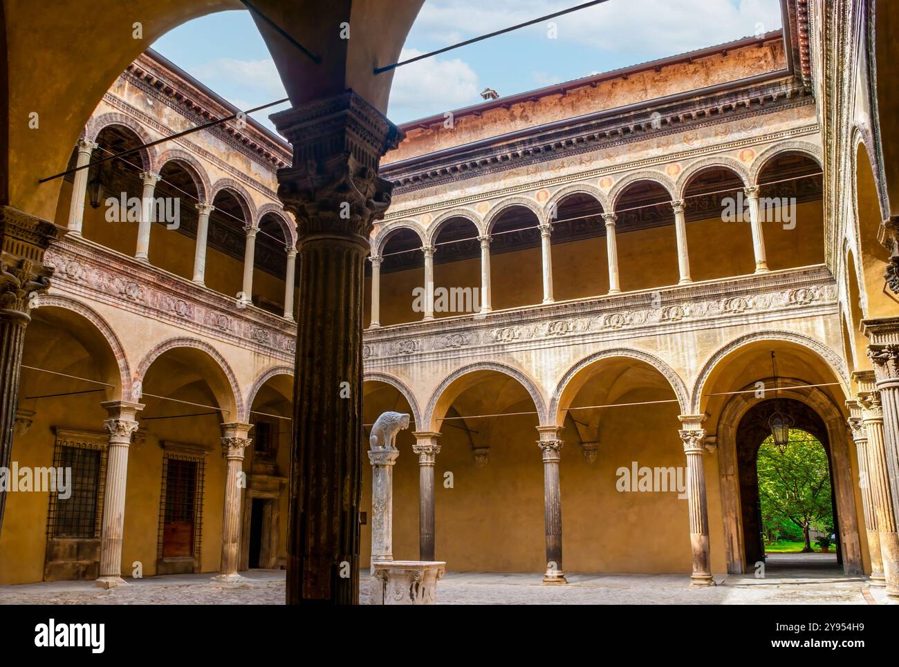 Bevilacqua castle hi-res stock photography and images - Alamy
