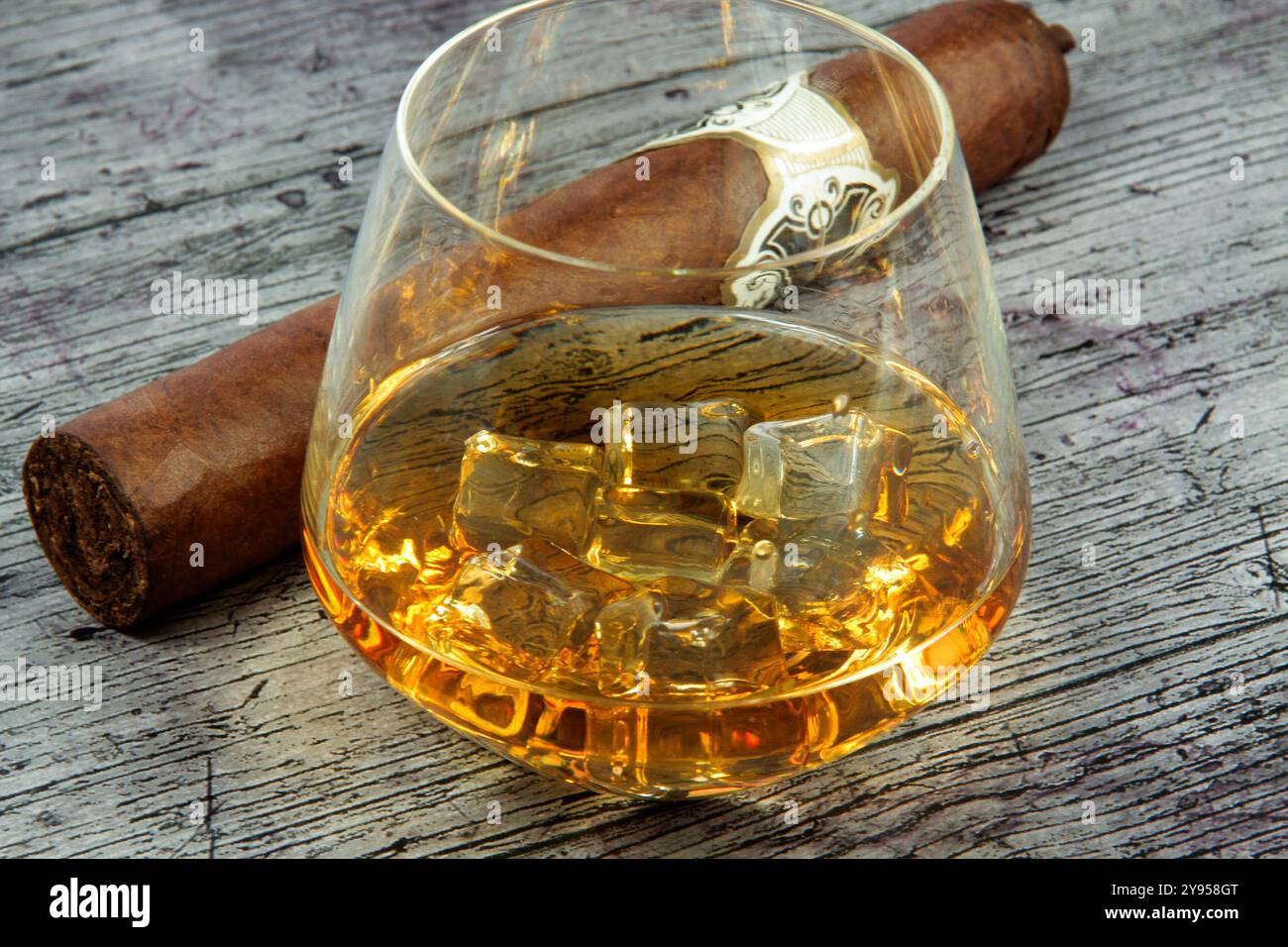 glass of whiskey with a cigar Stock Photo - Alamy