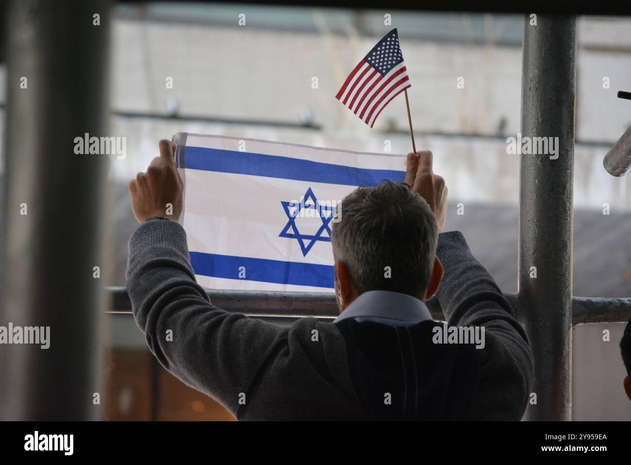Person holding flags in objection to a Pro Palestine demonstration on ...