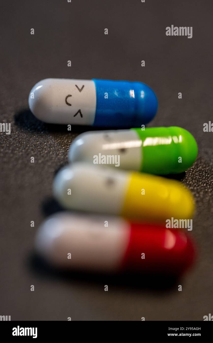 Smiling capsules hi-res stock photography and images - Alamy