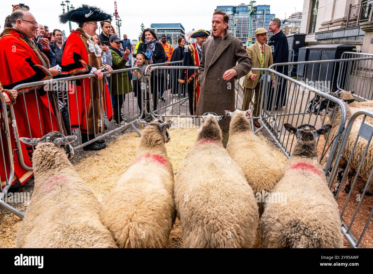 The Lord Mayor of London and The Hollywood Actor Damian Lewis In The ...
