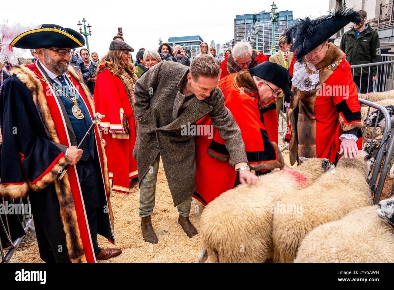 The Lord Mayor of London and The Hollywood Actor Damian Lewis In The ...