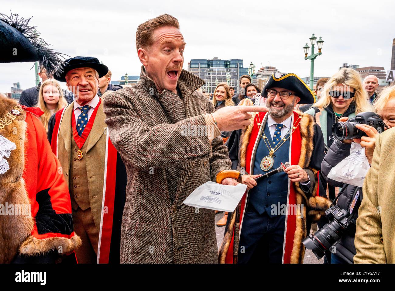Hollywood Actor Damian Lewis Eats A Doughnut For Breakfast Before ...