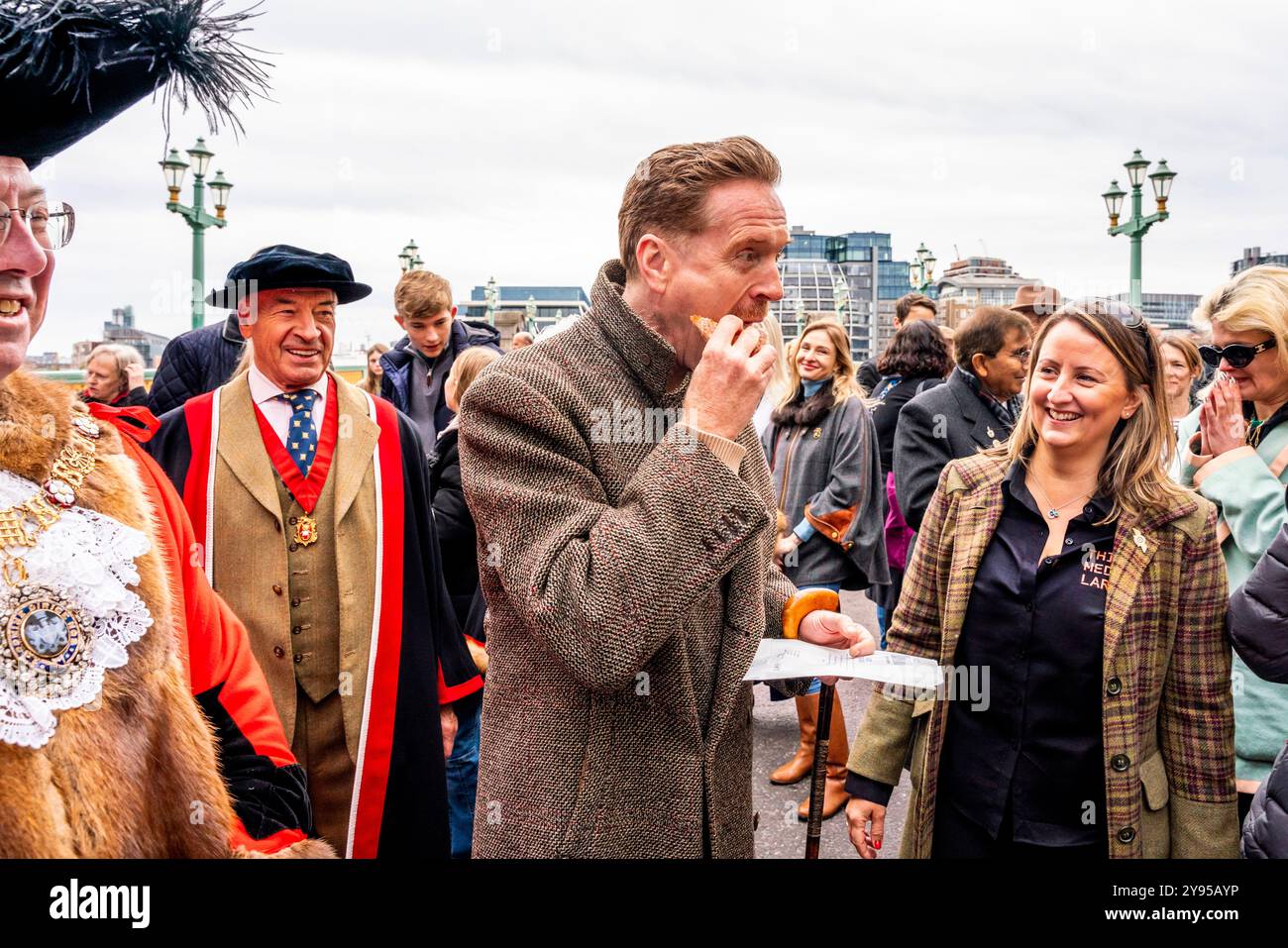 Hollywood Actor Damian Lewis Eats A Doughnut For Breakfast Before ...