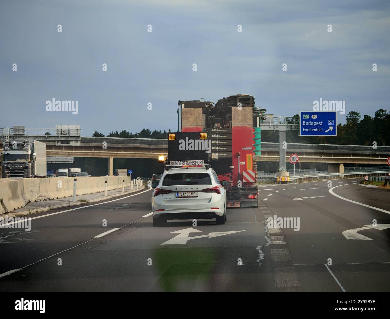 heavy load transport on the road, transportation of heavy goods heavy ...