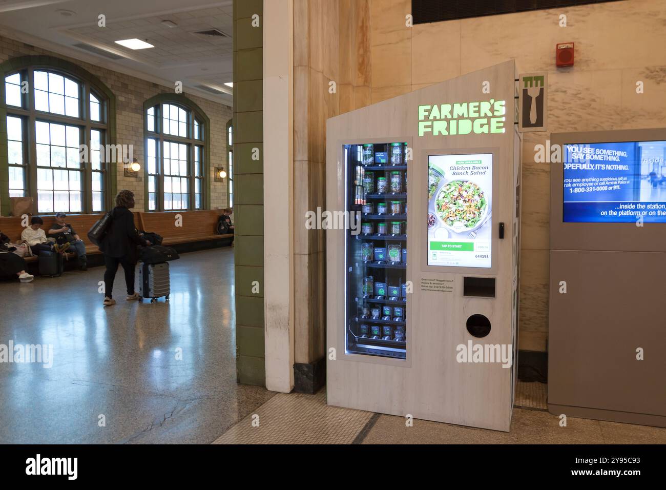 Farmer's fridge vending hi-res stock photography and images - Alamy