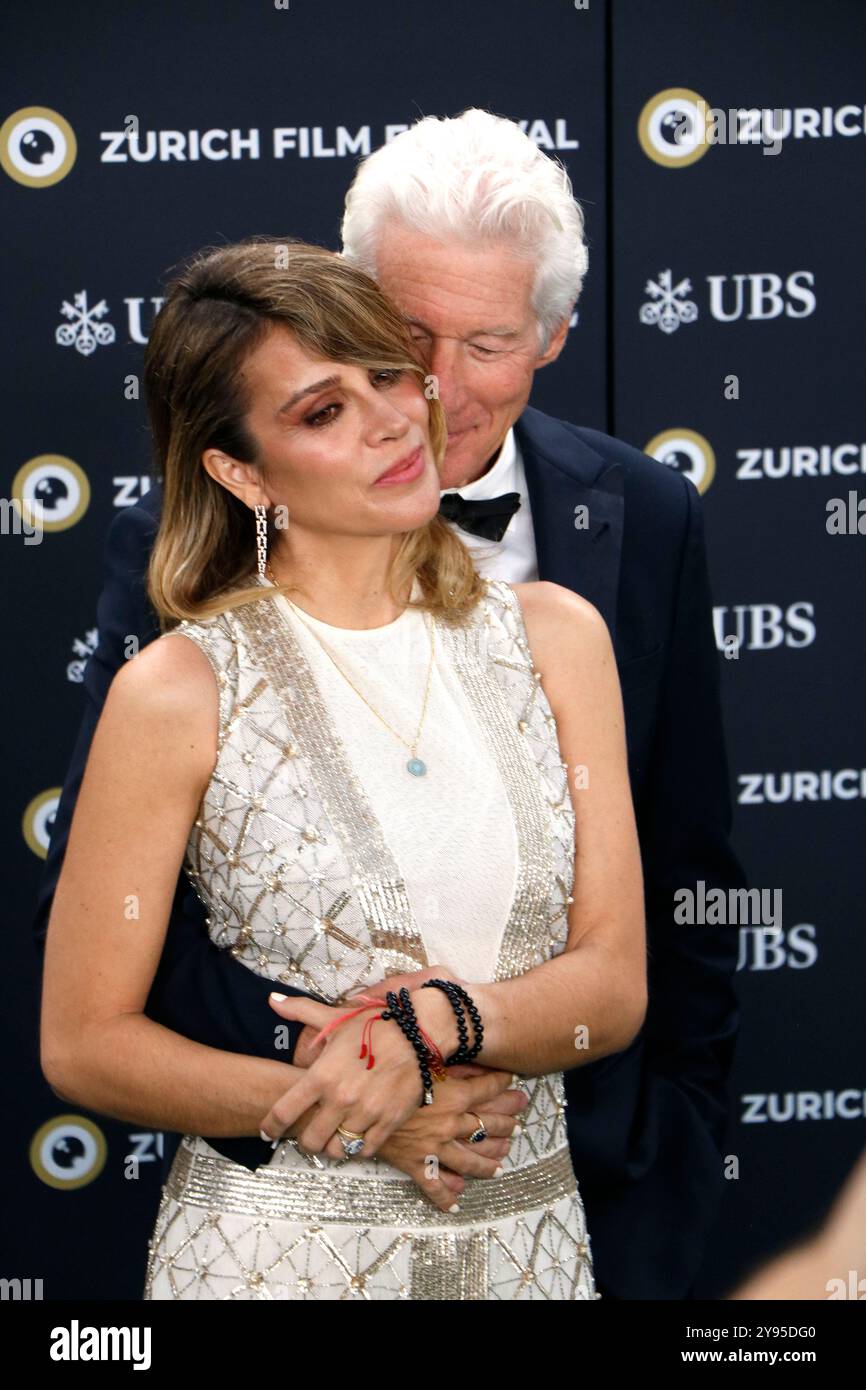 Richard Gere mit Ehefrau Alejandra Gere bei der Premiere des Dokumentarfilms 'Wisdom of ...