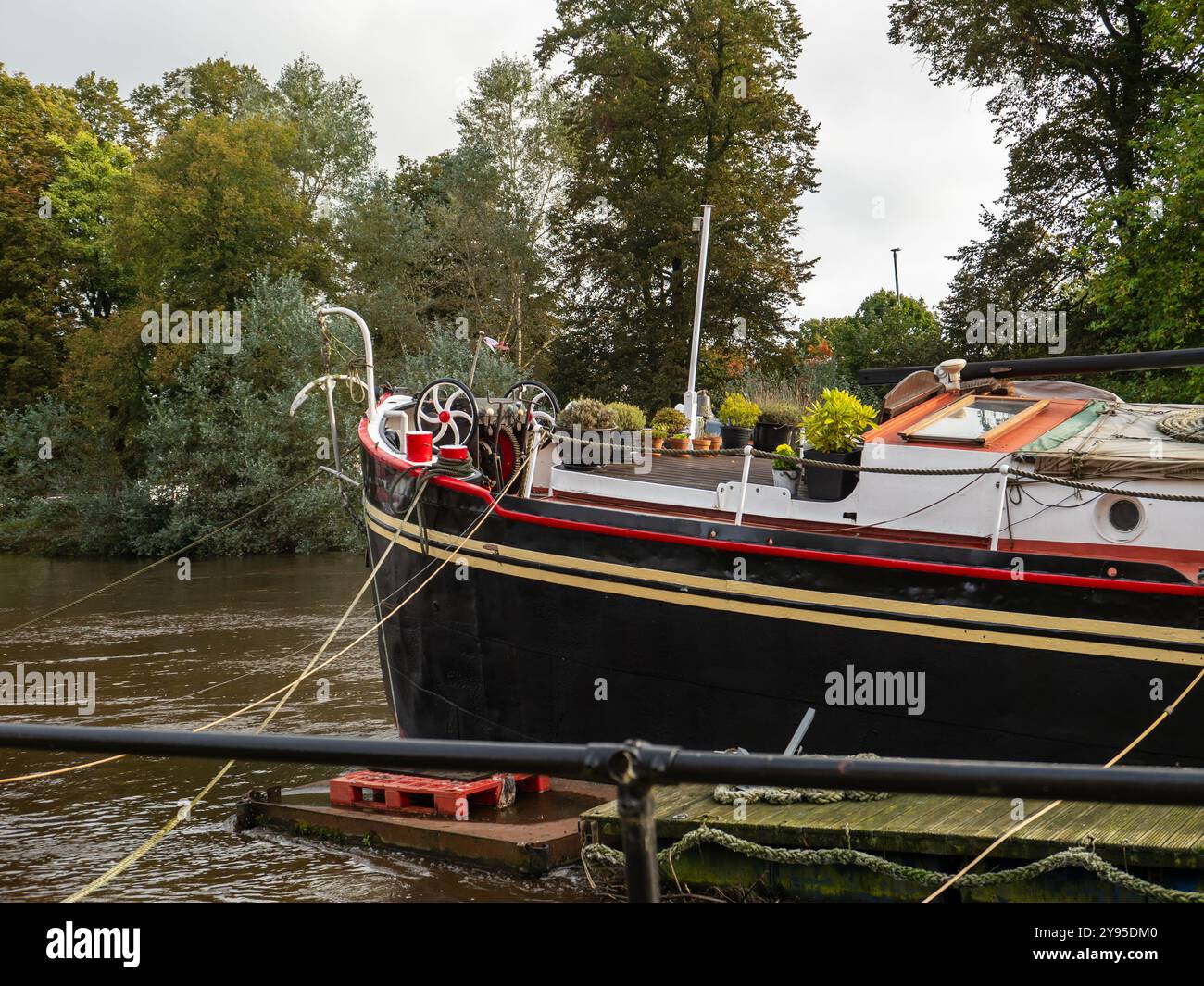 Front end of a barge moored on the River Ouse Stock Photo - Alamy