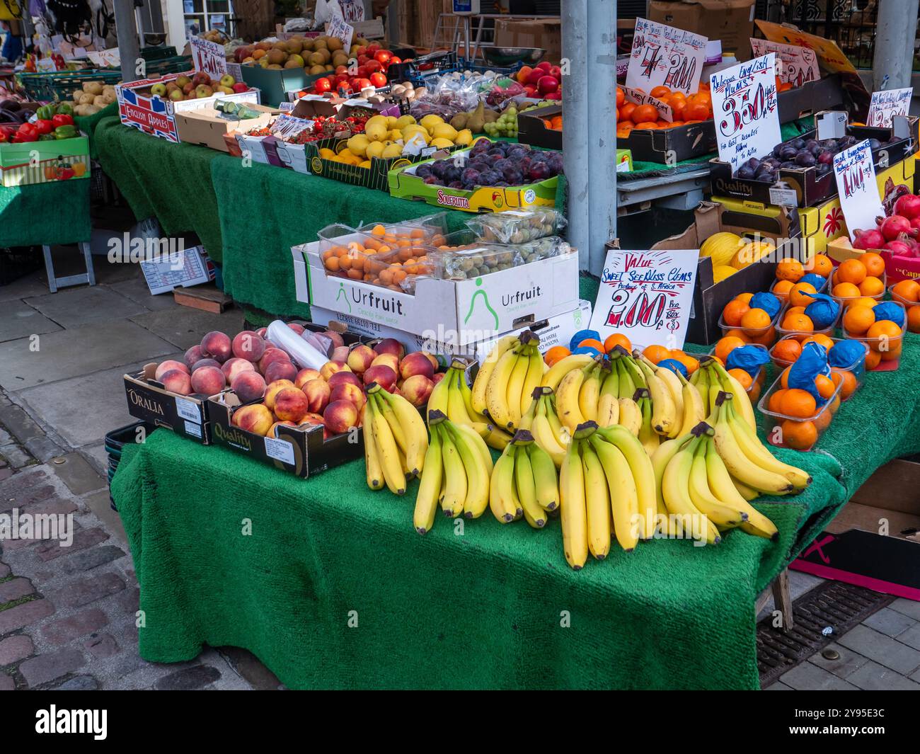 Fresh fruit and vegetables market stall Stock Photo - Alamy