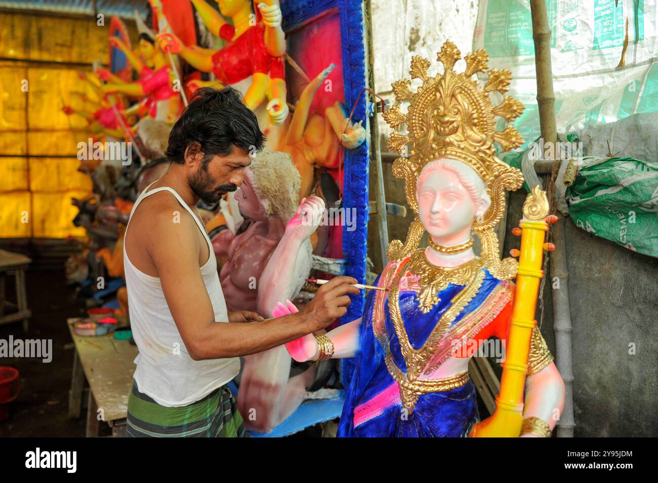 Durga puja preparation 2024 hi-res stock photography and images - Alamy