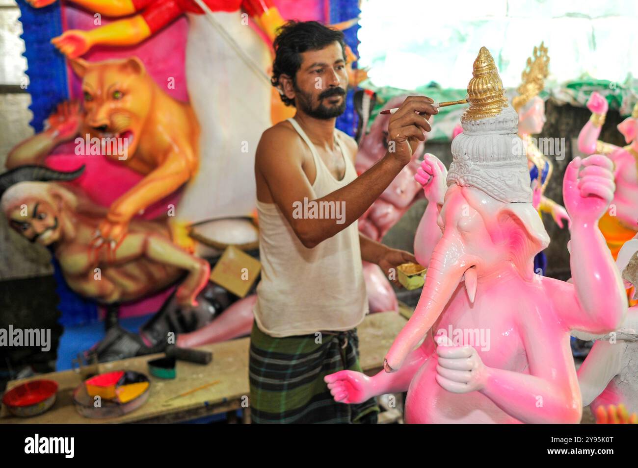 Sylhet, Bangladesh. 06th Oct, 2024. An artist decorates a Durga Idol ...