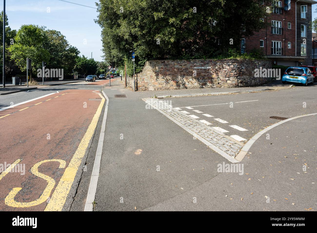 Entry priority hi-res stock photography and images - Alamy