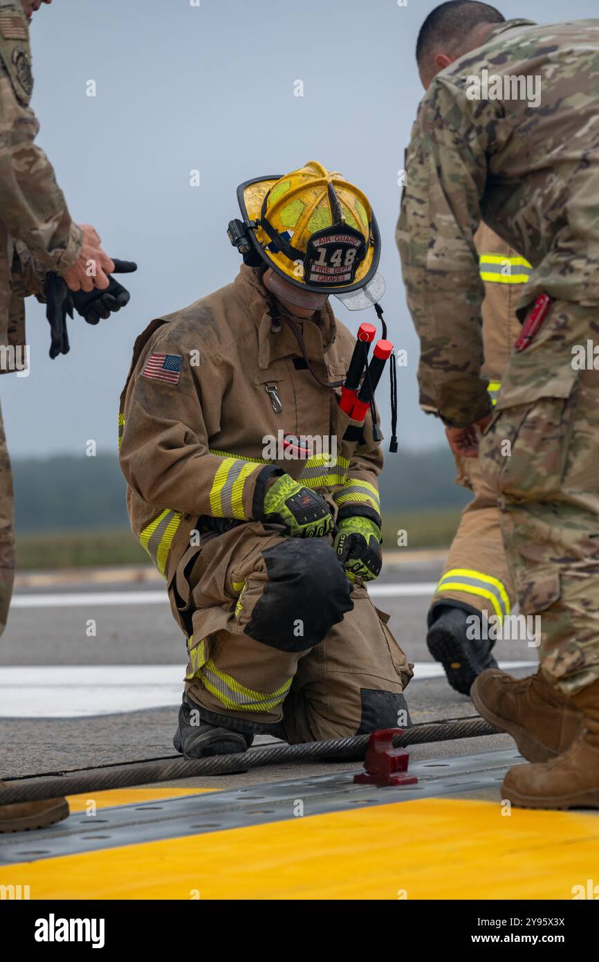 Aircraft arresting system hi-res stock photography and images - Alamy