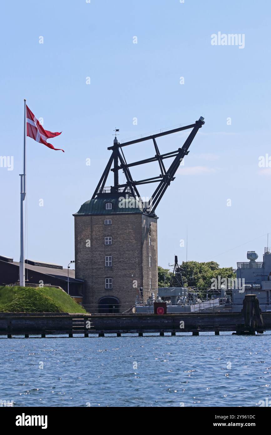 Masting sheer hi-res stock photography and images - Alamy