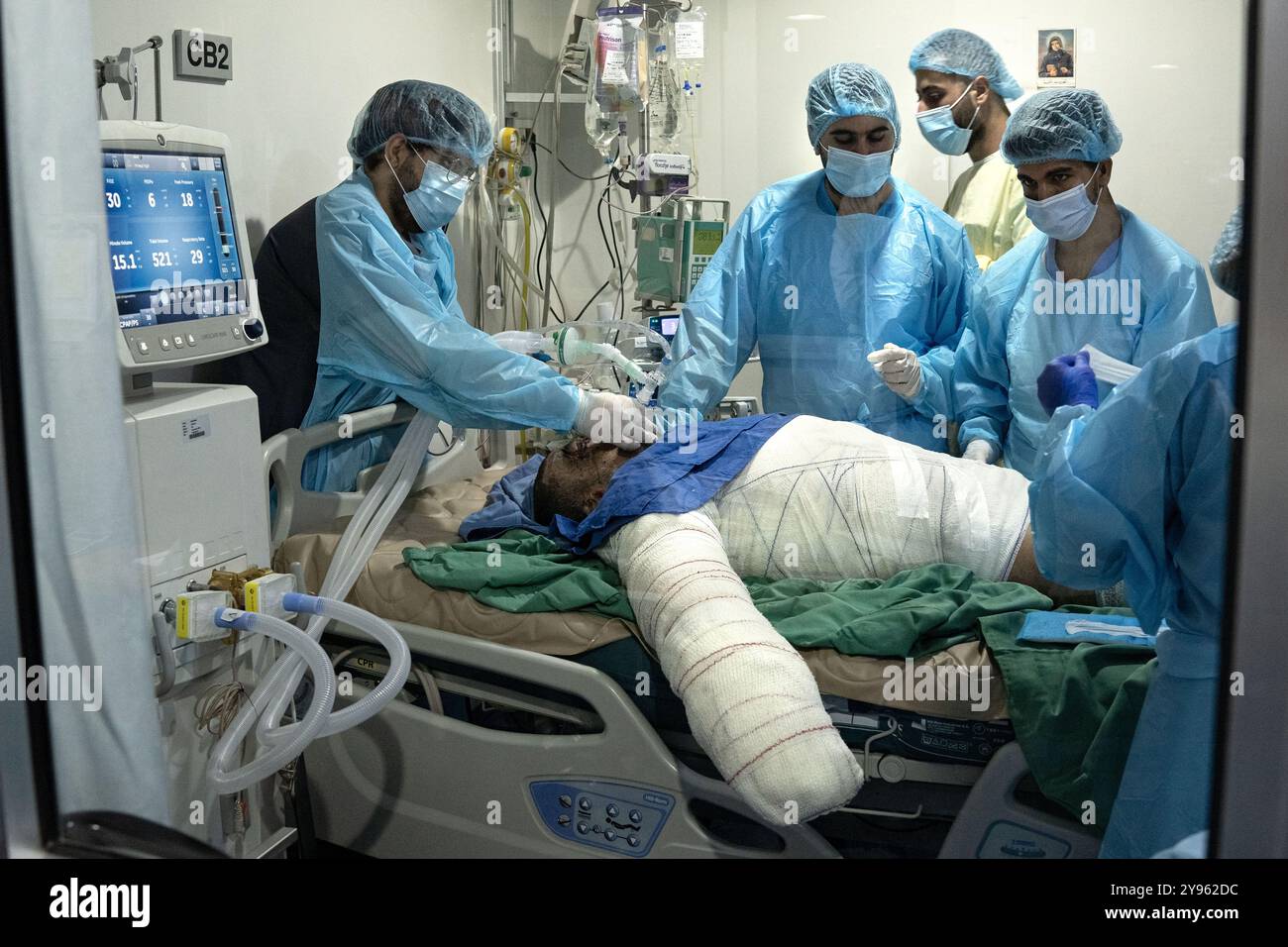 Male dead body in bed hi-res stock photography and images - Alamy