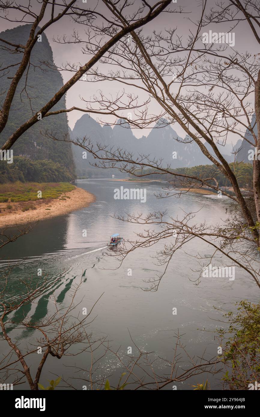 River bend and the limestone rocks around Xing Ping, Guilin, China ...