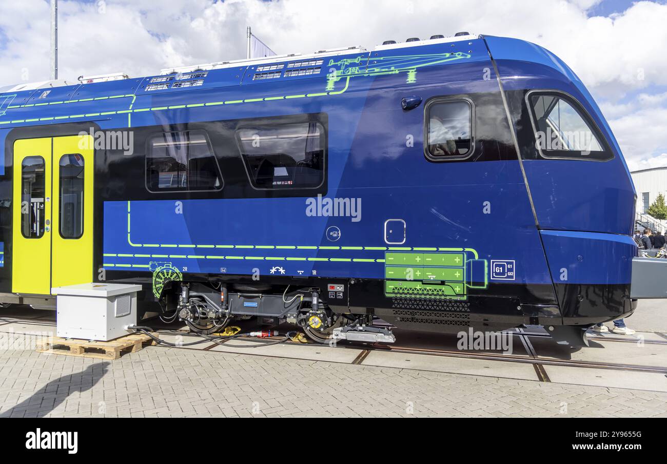 RS ZERO with hydrogen drive from Stadler Rail AG, manufacturer of rail ...