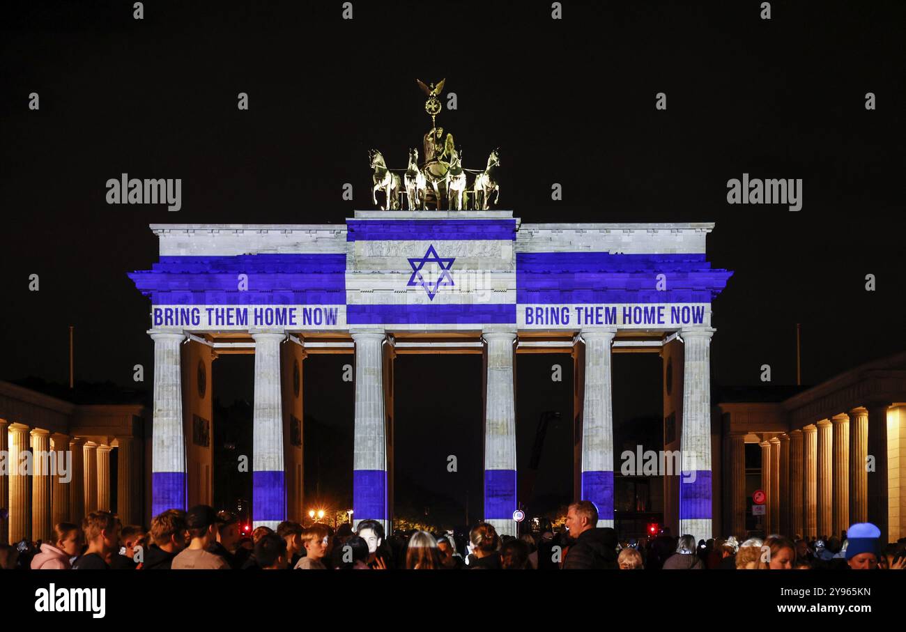 Light installation at the Brandenburg Tor in solidarity with the ...