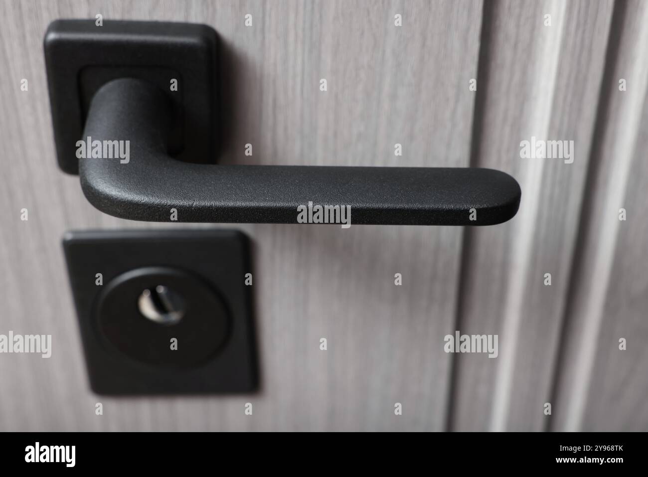 Door handle installation hi-res stock photography and images - Alamy