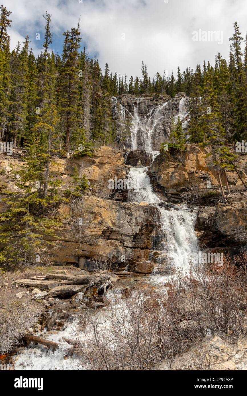 Water falls down from cliff hi-res stock photography and images - Alamy