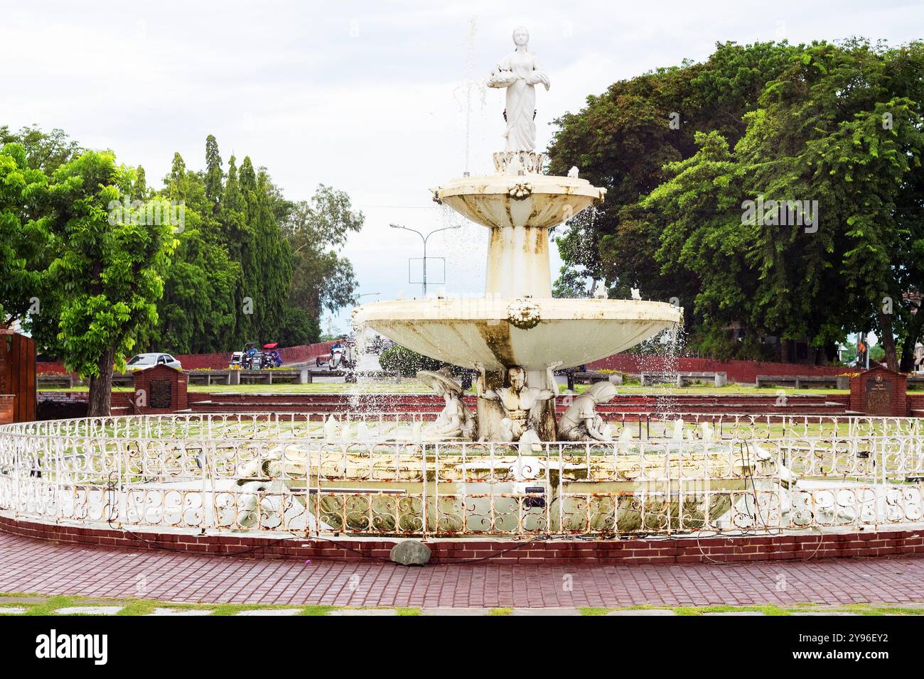 The Pamulinawen Fountain in the center of Laoag City, Philippines Stock ...