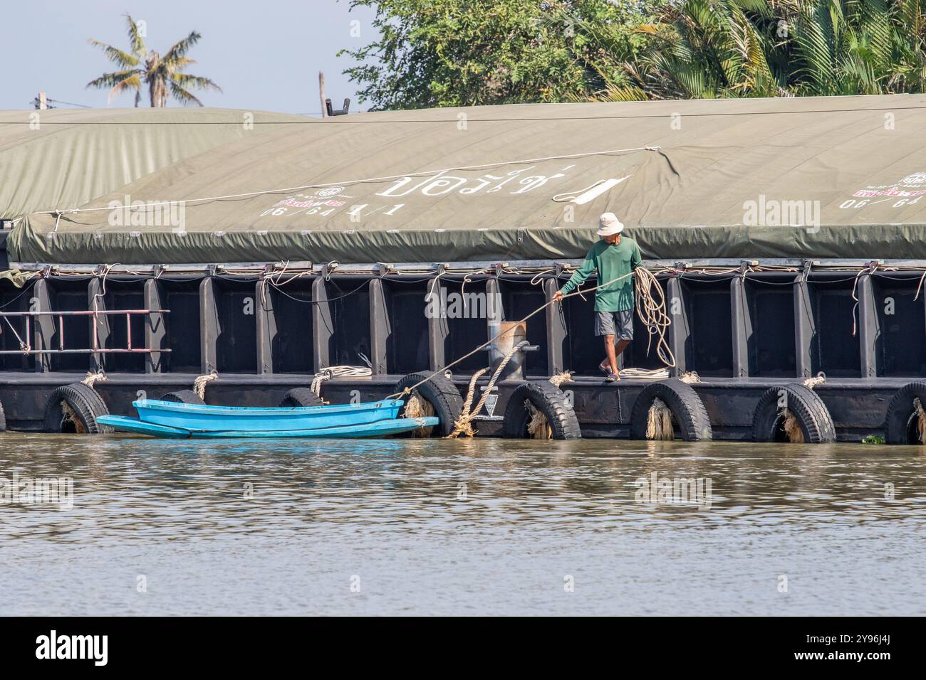 Bridge construction, tug boat & barge Stock Photo - Alamy