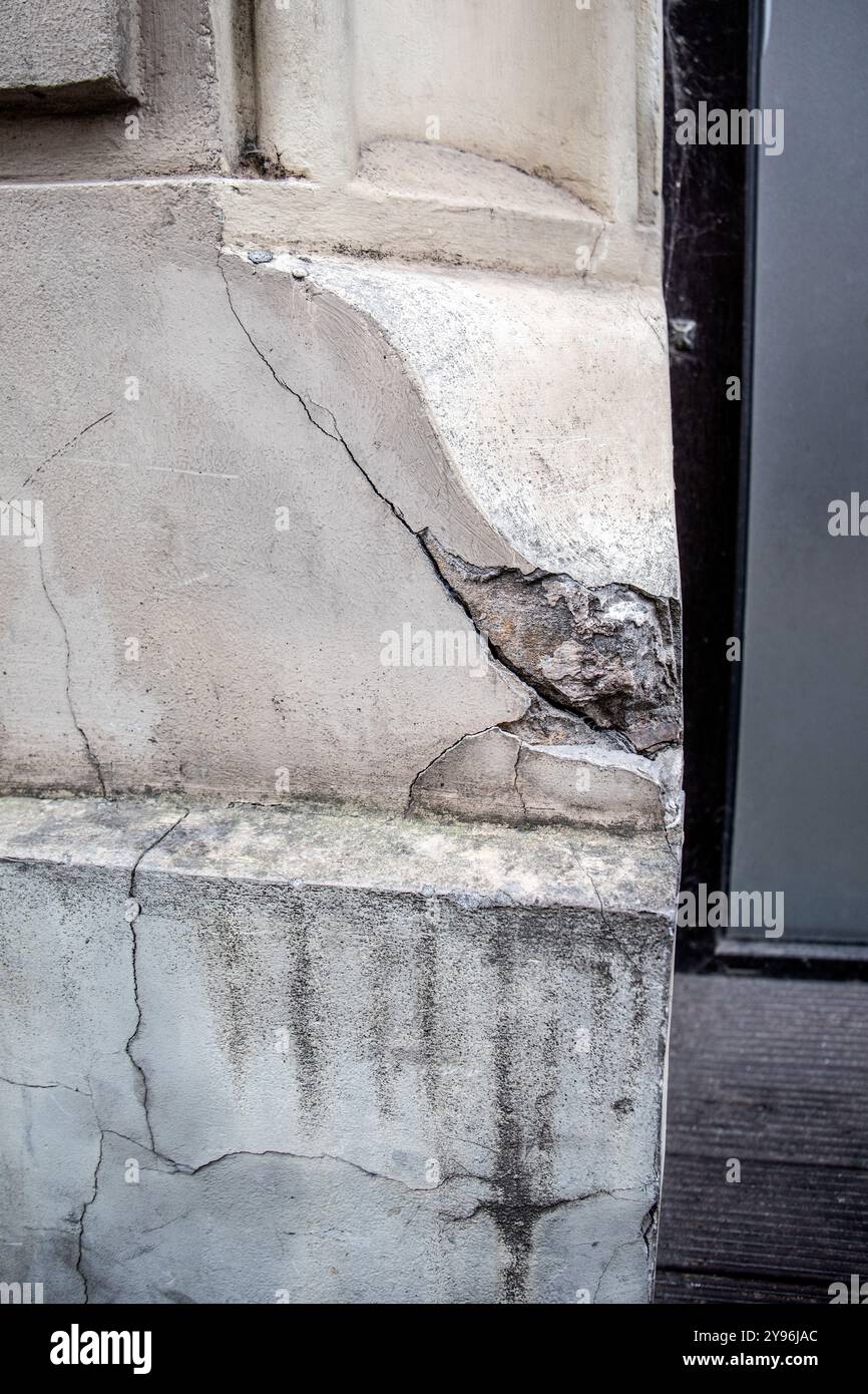 Cracked corner of the house , problems of the building structures and ...