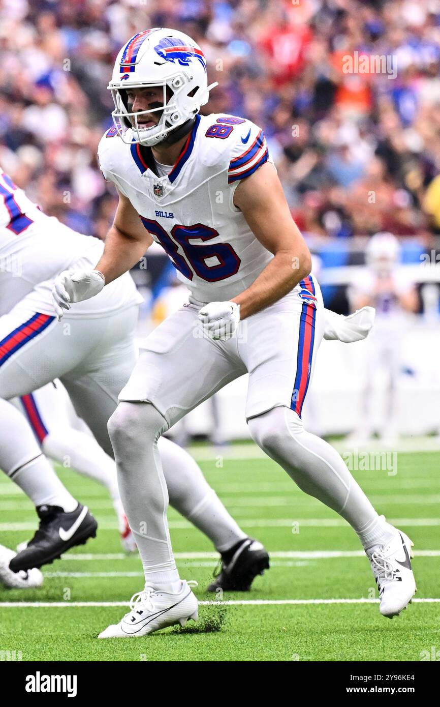 Buffalo Bills tight end Dalton Kincaid (86) runs a route in the first ...